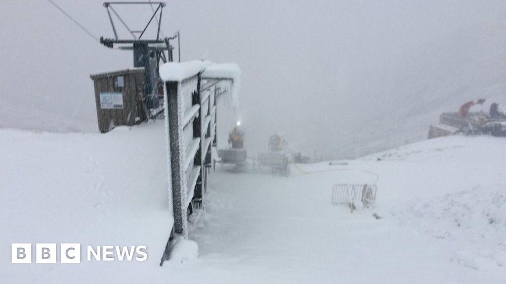 Snowy scenes in Scotland's hills - BBC News