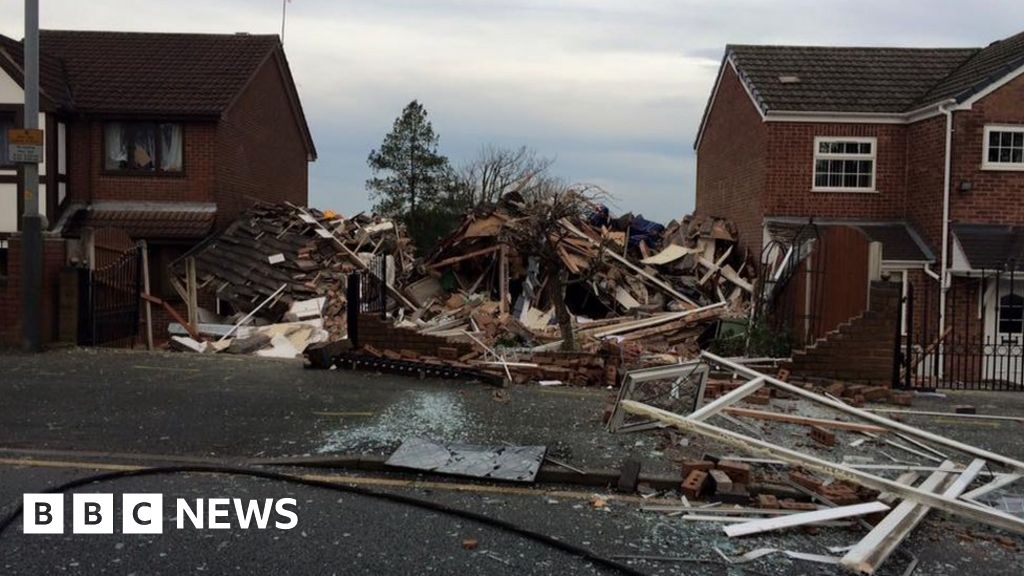 Wolverhampton house explosion woman thanks rescuers - BBC News