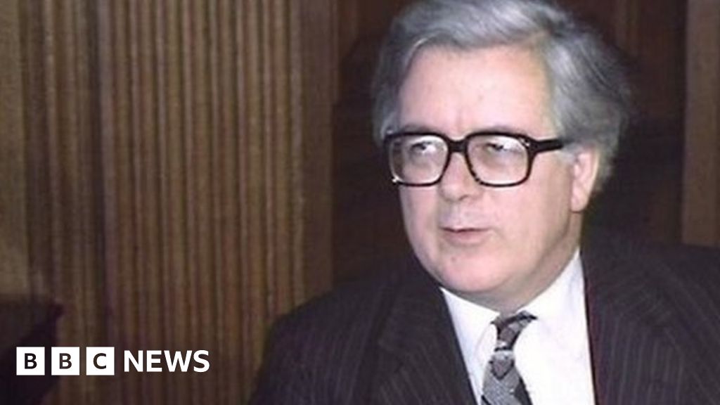 A look back at the life of Geoffrey Howe - BBC News
