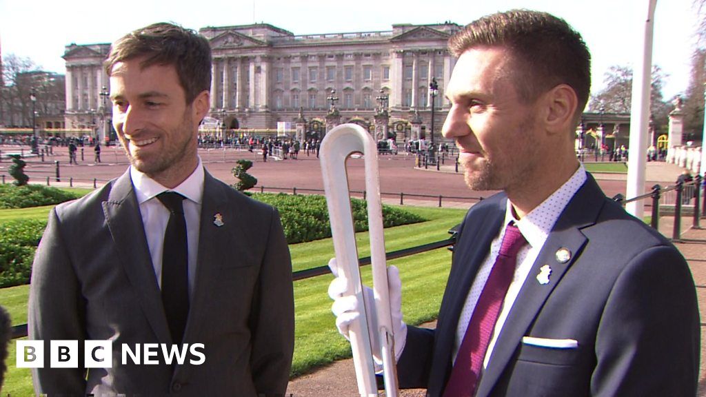 The story behind the Commonwealth relay baton for 2018 - BBC News