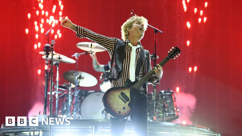 Green Day: Saviors front cover put Belfast riot front and centre