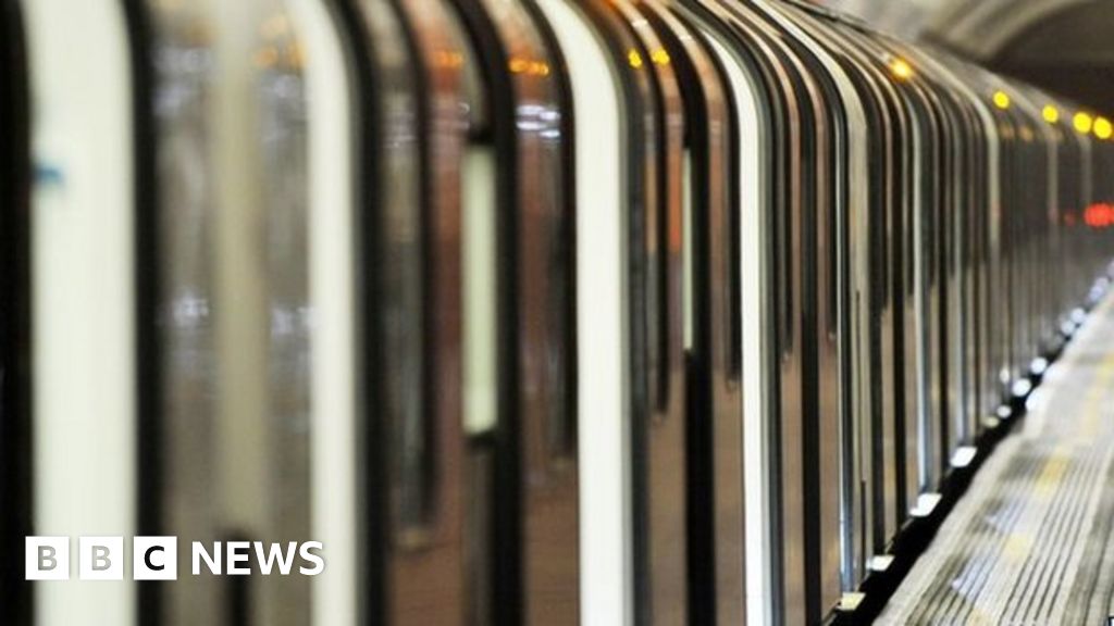 Victoria Line partly closes for three weeks - BBC News