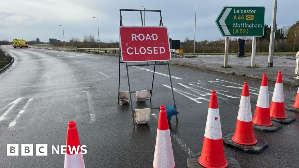 A46: Serious three-vehicle crash shuts dual carriageway