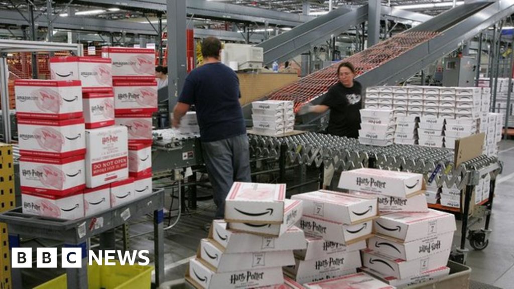 Amazon uses shock tactic to stop thefts at warehouses - BBC News