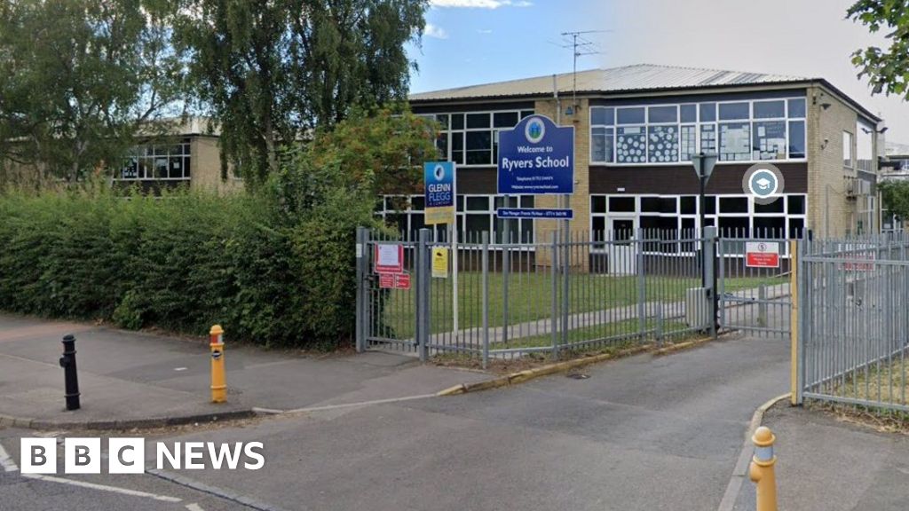 Slough school holiday car park scheme denied by council - BBC News