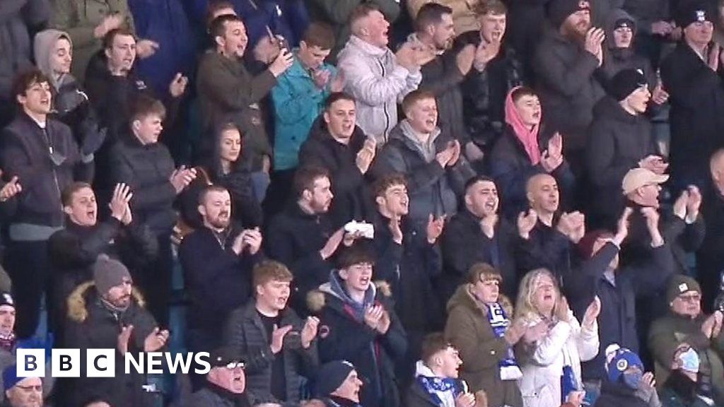 Arthur Labinjo-Hughes: Football fans' applause for six-year-old - BBC News