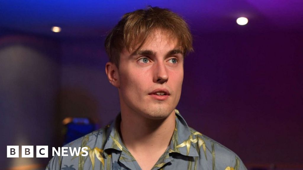 Sam Fender debut album: I'm proud and utterly terrified - BBC News