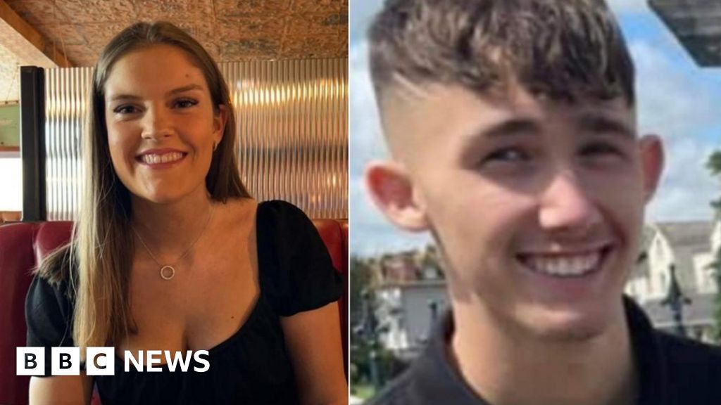 Cyclists ride 1,000 miles in memory of teenagers - BBC News