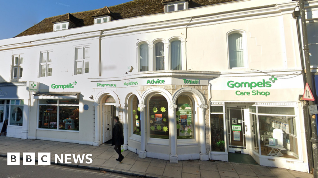 Melksham theft: Perfume valued at £2k stolen - BBC News