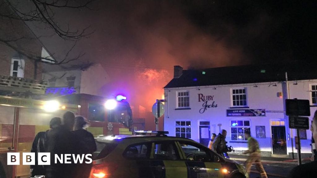 Evesham sub-station fire leaves homes without power - BBC News