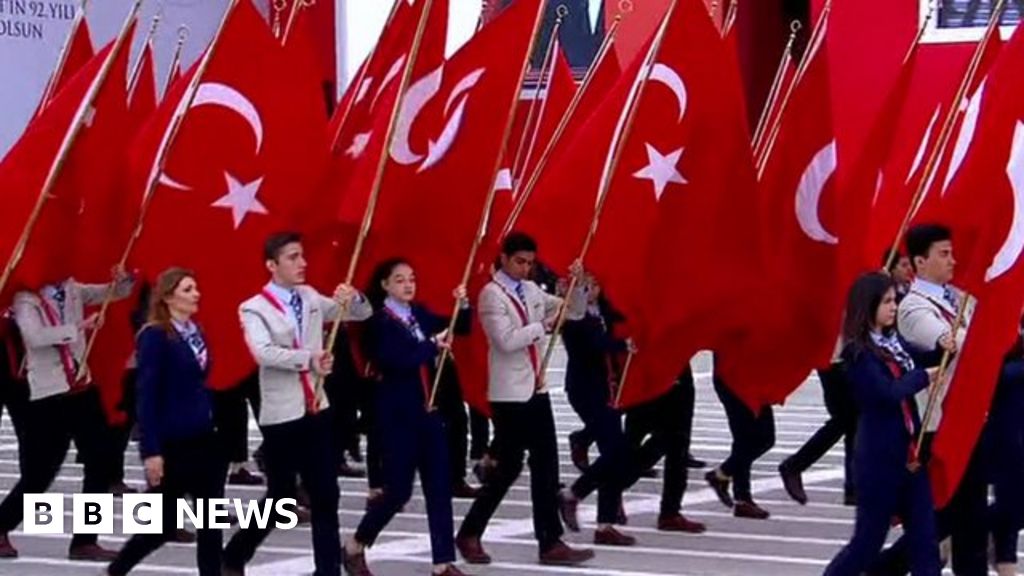Turkey to vote in crucial election on Sunday - BBC News