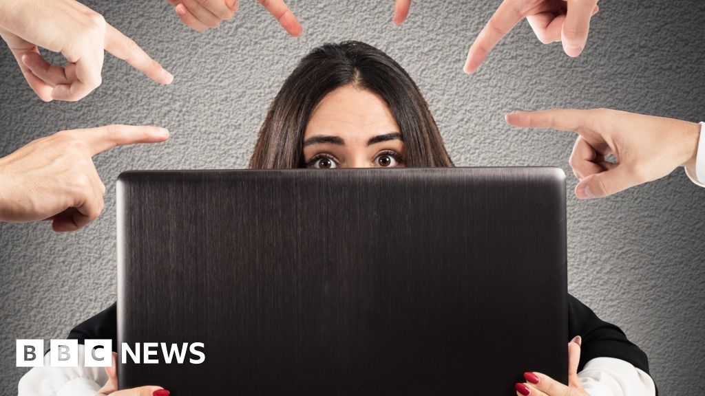 How to 'deep clean' your online activity - BBC News