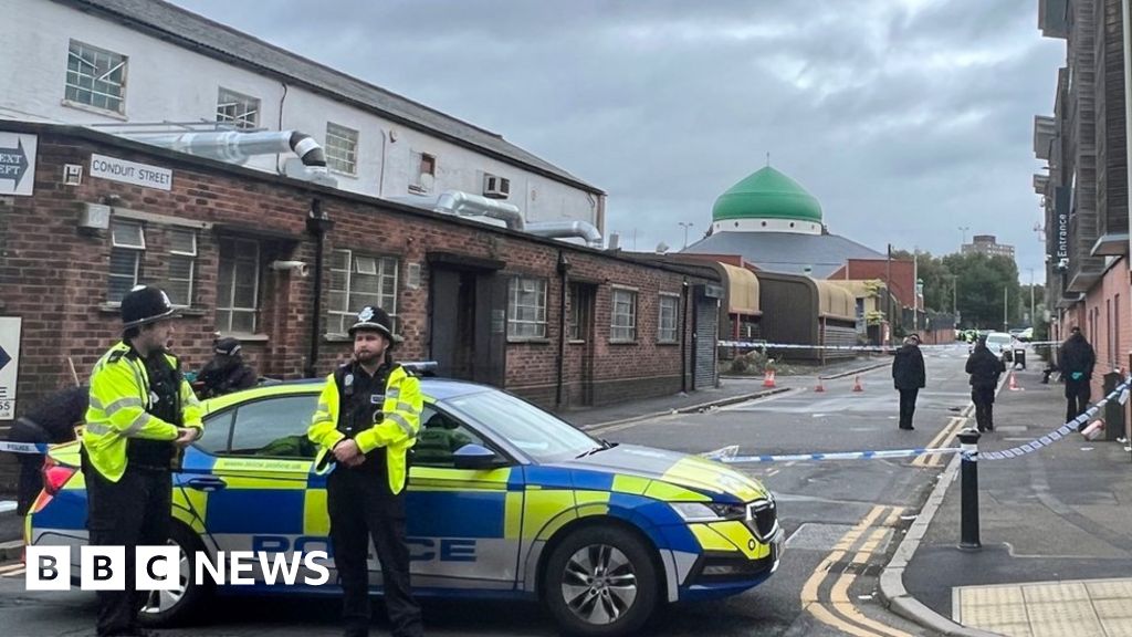 Leicester murder probe after man dies from stabbing