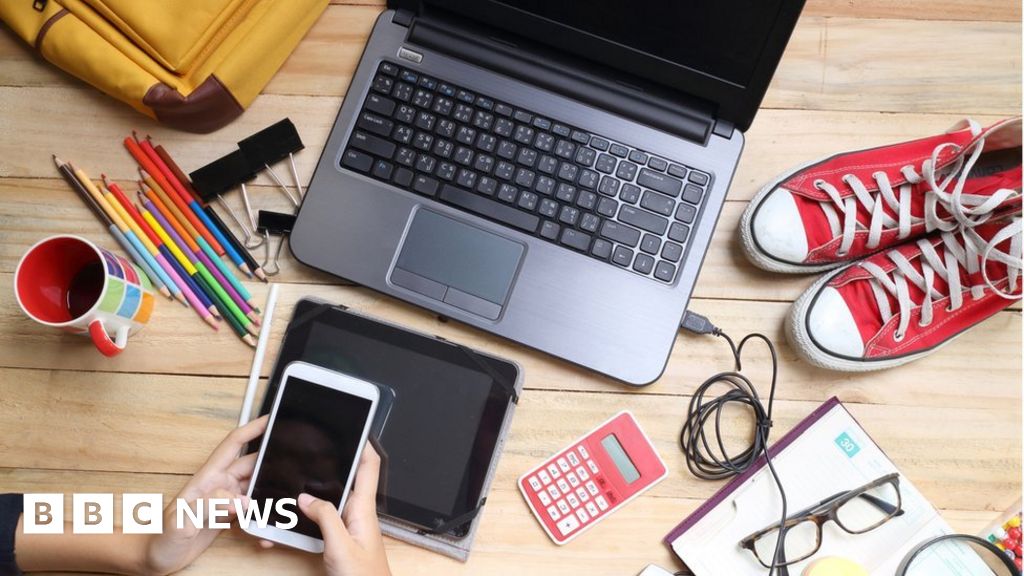 Computers 'do not improve' pupil results, says OECD - BBC News