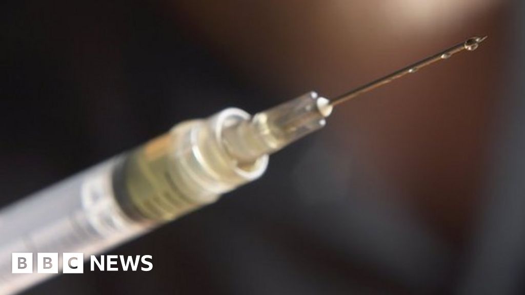 Students targeted in MenW vaccination programme - BBC News