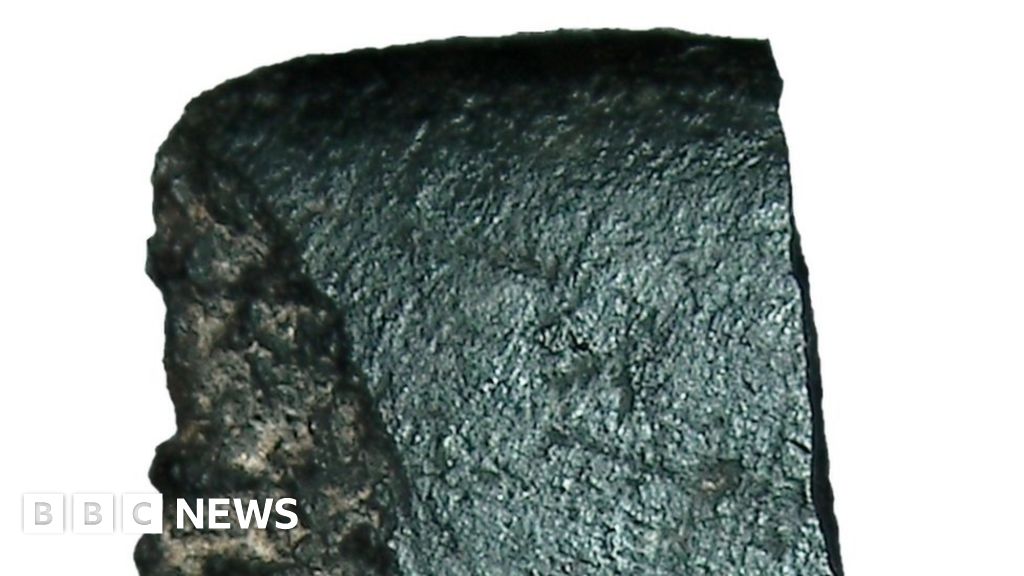 'Oldest axe' was made by early Australians - BBC News