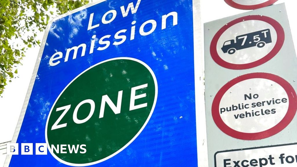 Girl hurt in car crash after Orpington Ulez cameras felled - BBC News