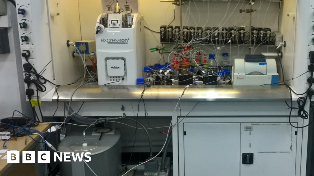 The robot chemist that does its own research