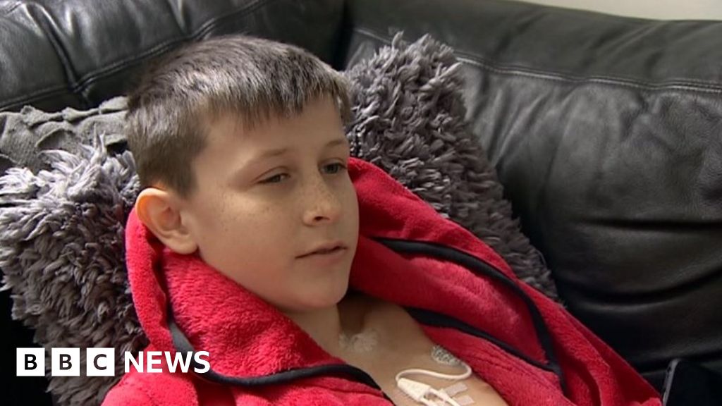 Nearly 500 swabs collected in bone marrow donor drive - BBC News