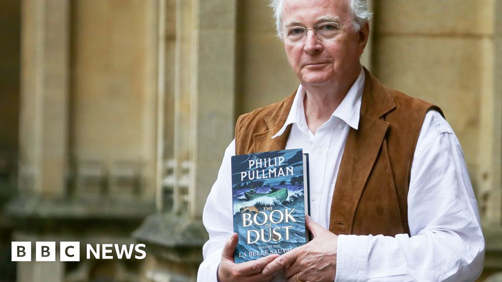 Pullman's plea to save school libraries