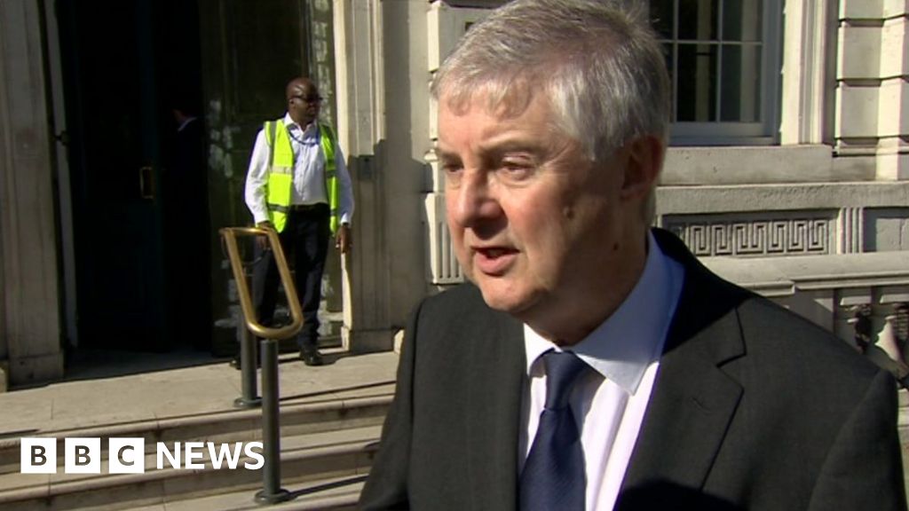 Post-Brexit immigration plans will hurt Wales, UK ministers told - BBC News