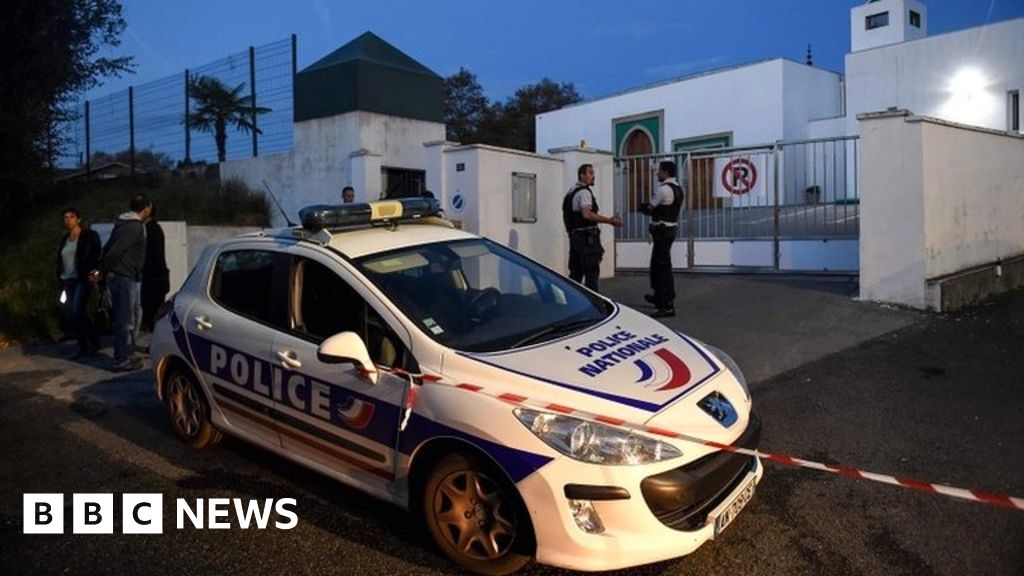 France mosque shootings: Two injured in Bayonne attack