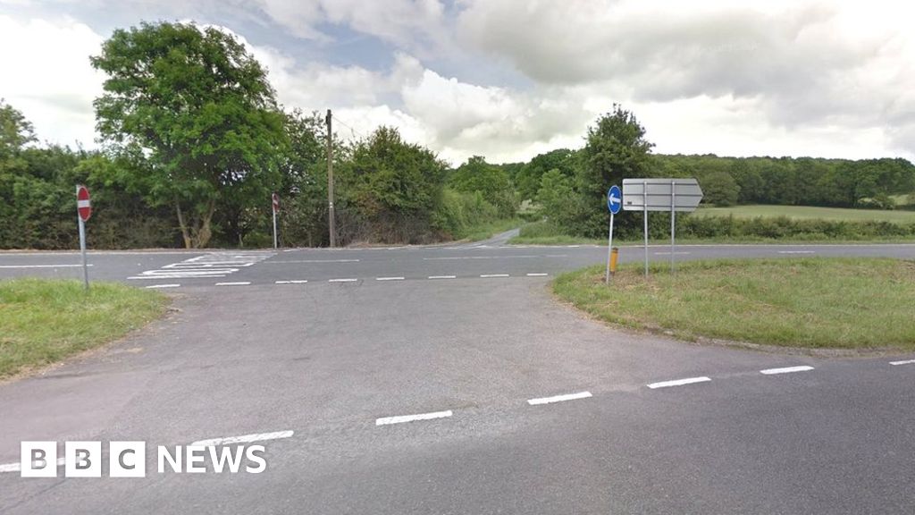 Basingstoke motorcyclist dies in A30 crash - BBC News