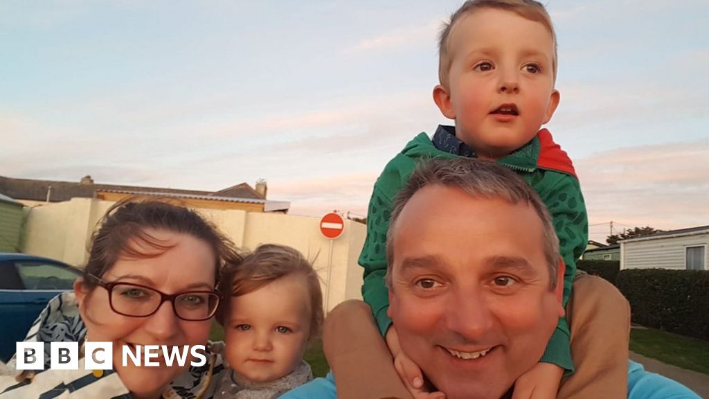 Free childcare possibility for non-working parents in Wales - BBC News