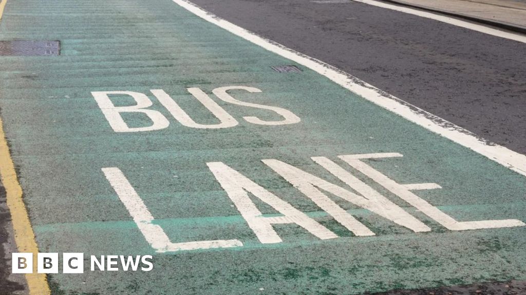 People urged to take part in Hull bus lane consultation - BBC News