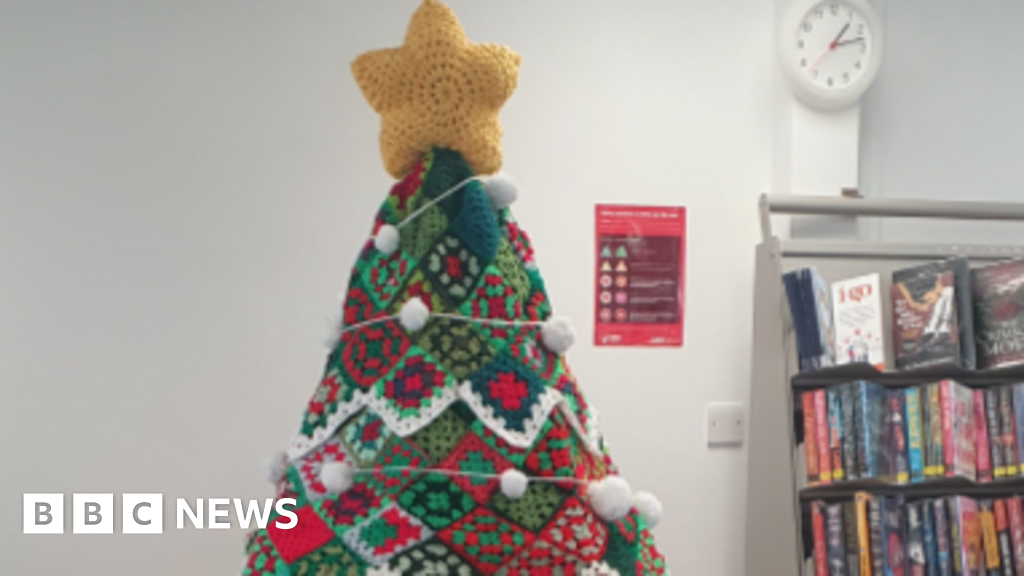 Hailsham: Crocheted Christmas tree helps homelessness charity