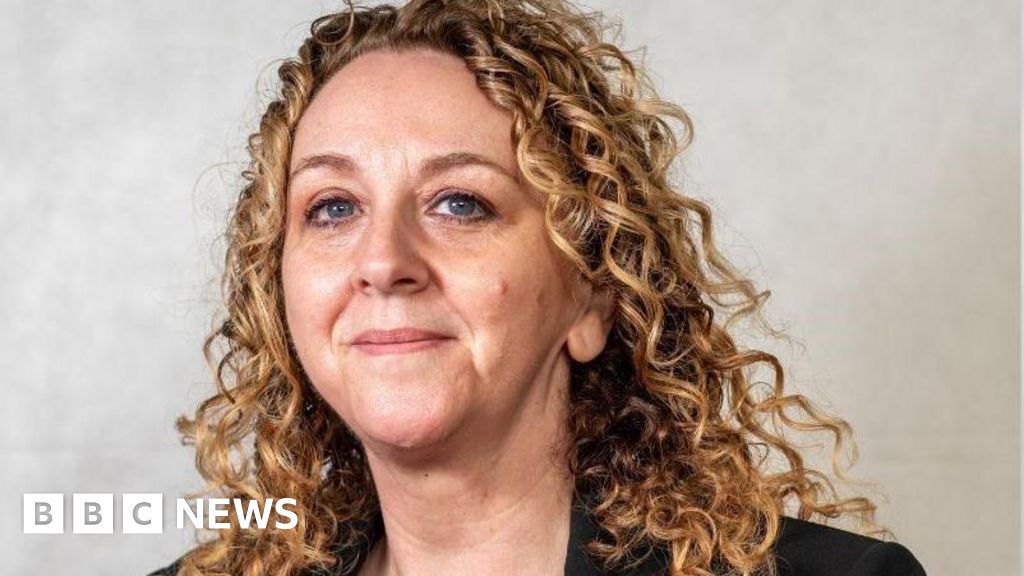 Bassetlaw District Council to appoint first-ever female leader - BBC News