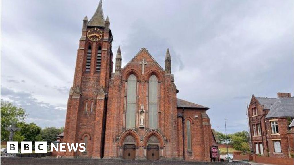 Closure fears for ‘unsafe’ St Peter’s church in Middlesbrough - BBC News