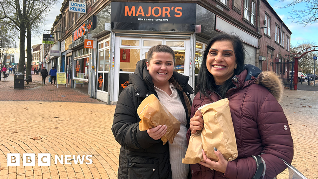 Legendary Bilston chip shop Major's to relocate - BBC News
