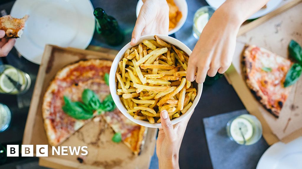 Lockdown weight gain averaging half a stone - survey - BBC News