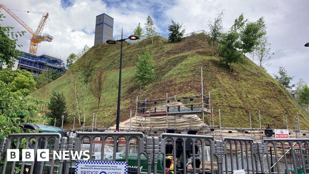Marble Arch Mound: Petition to save mocked attraction from closure ...