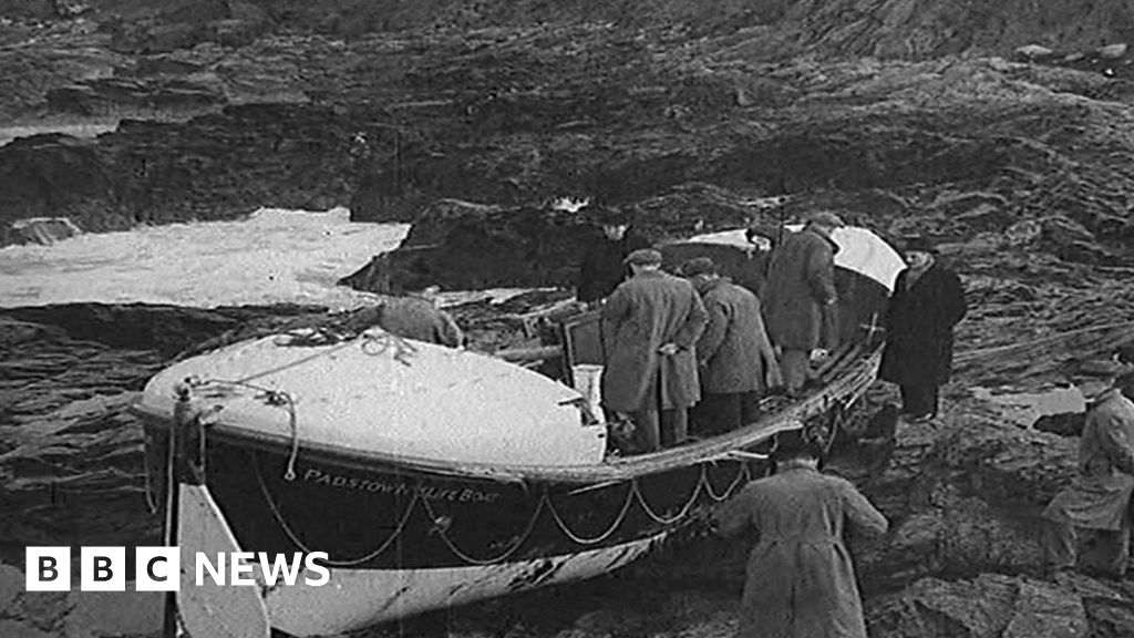 The St Ives lifeboat disaster - BBC News
