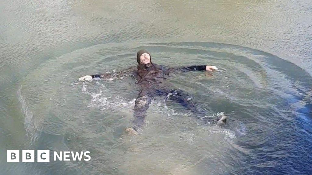 Oxfordshire fire service safety advice reminds swimmers to float - BBC News