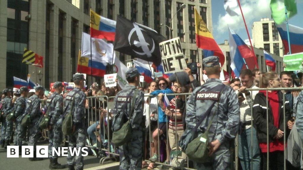 Moscow protests: Thousands rally for fair city poll