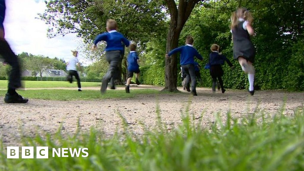 Manchester air pollution to be monitored in city schools - BBC News
