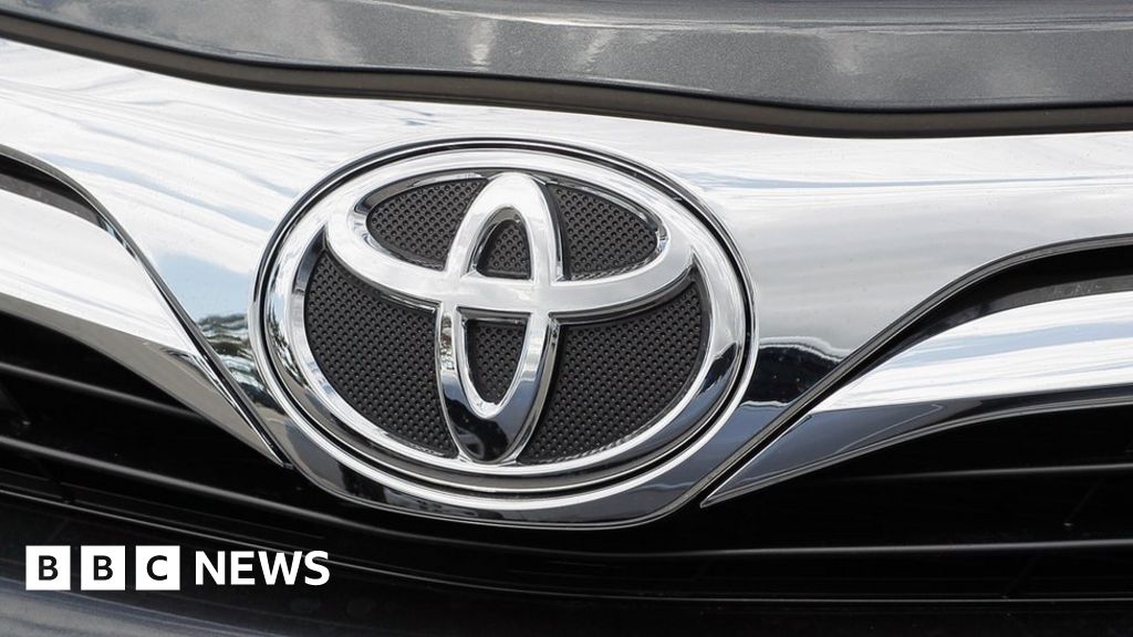 Toyota recalls 6.5 million cars over window defect - BBC News