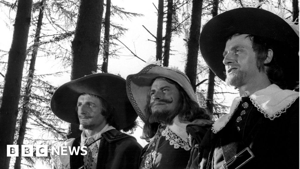 The Three Republican Musketeers (at war) - BBC News