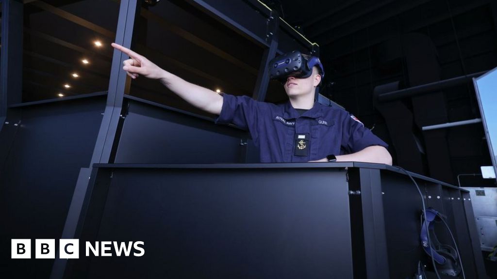 Royal Navy using VR tech to train sailors for warships - BBC News