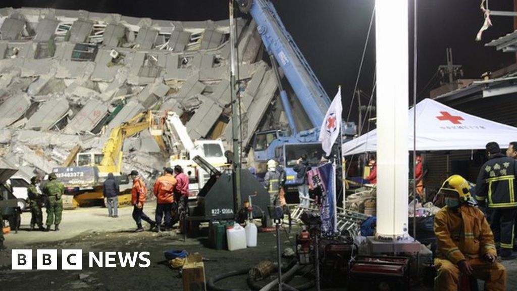 Taiwan quake: Rescue mission continues into the night - BBC News