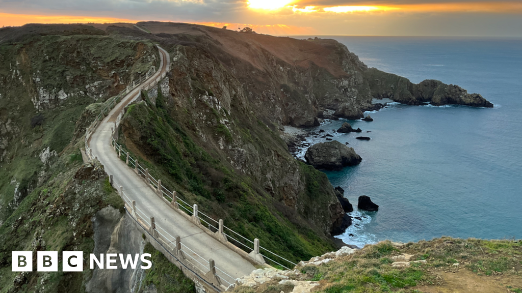 Sark government to spend £175k on new electricity grid - BBC News
