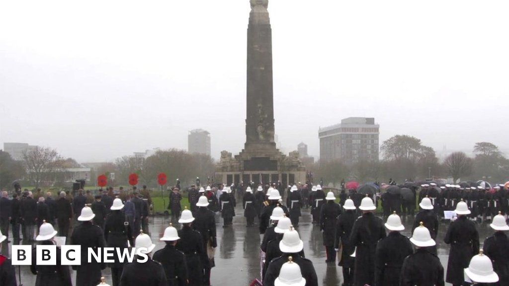 Remembrance Day services held across South West - BBC News