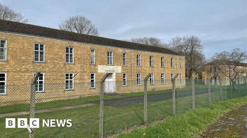 Council 'inundated' with proof of RAF Scampton asylum camp work - BBC News