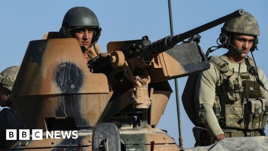 IS conflict: Turkey sends more tanks into Syria - BBC News
