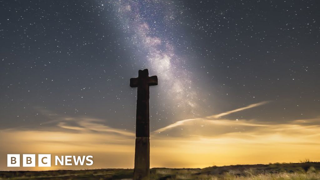 Hawnby village adopts dark skies-friendly lighting - BBC News