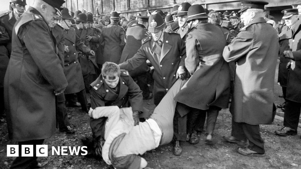 Rugby and apartheid: 50 years on from the 'Battle of Swansea' - BBC News