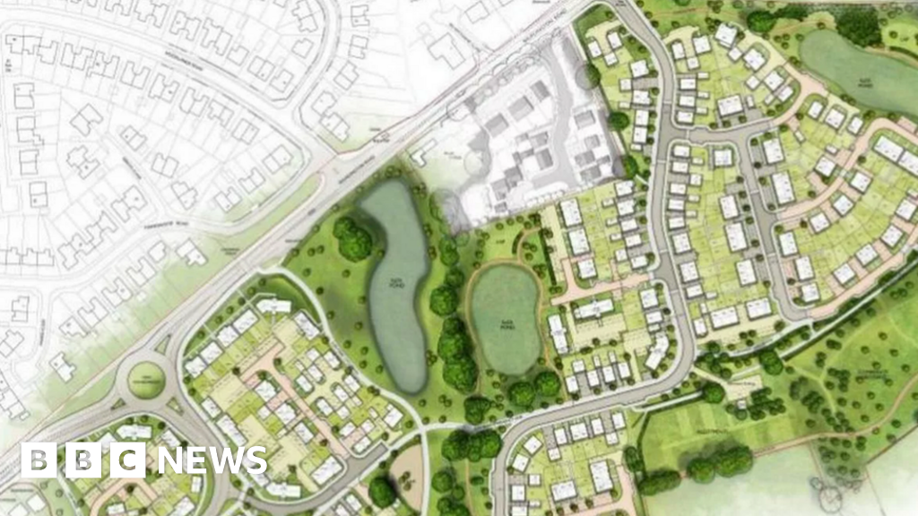 Inquiry over plans for 350 new homes in Cheltenham - BBC News